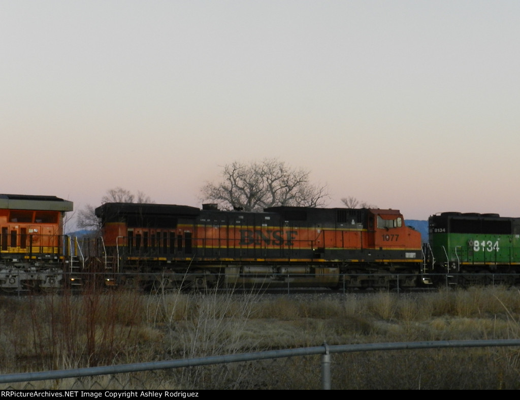 BNSF 1077